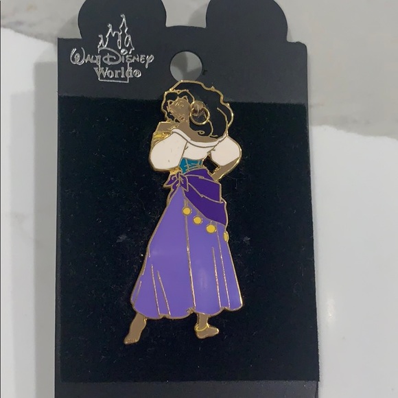 Disney Esmeralda pin - munimoro.gob.pe